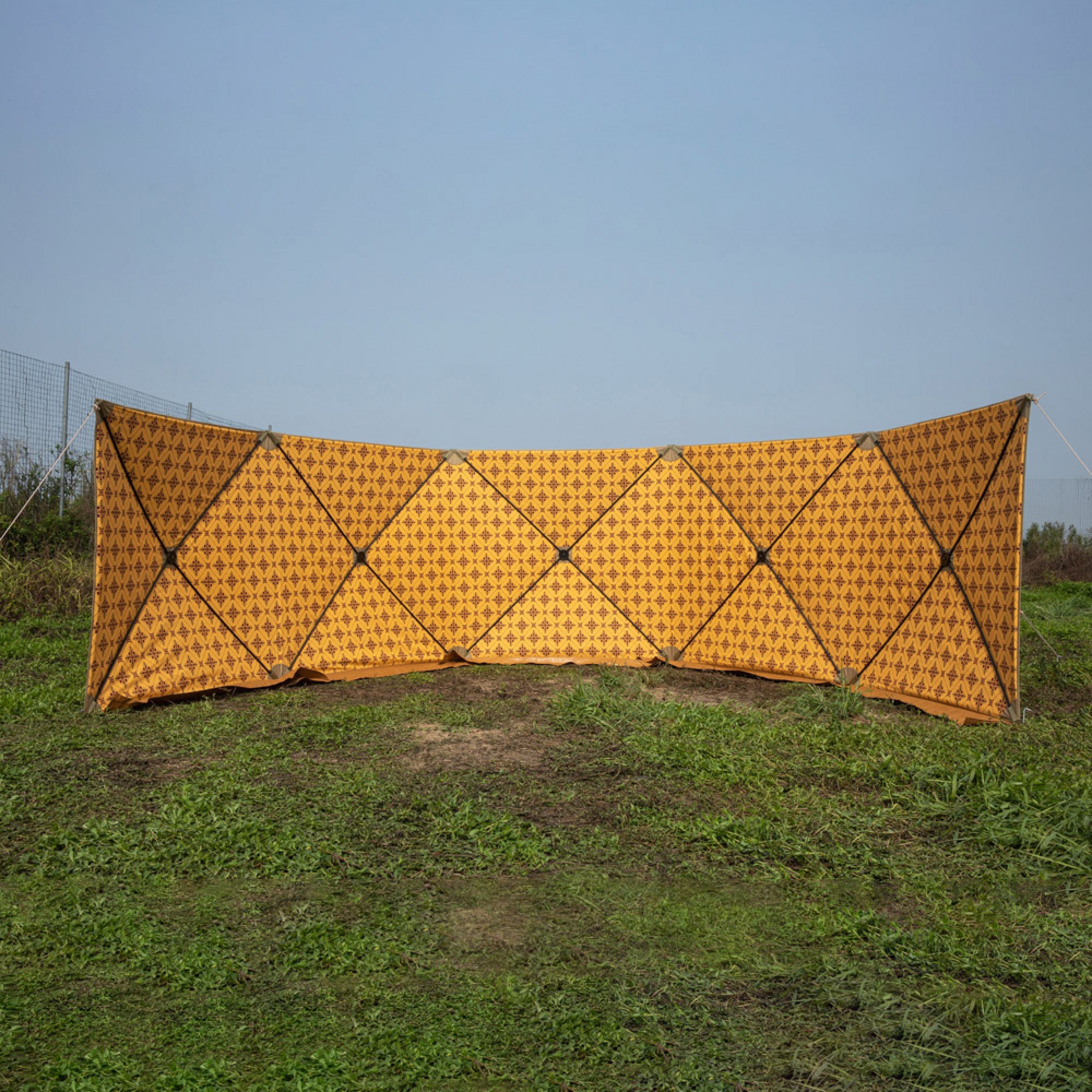 Folding Camping Desert Wind Screen Wall Pop Up Garden Yard Windbreaker ...